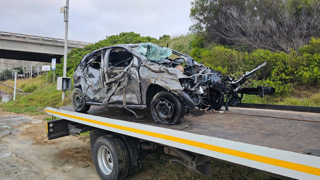 Motherwell resident survives car crash into Swartkops River - Bluewater ...